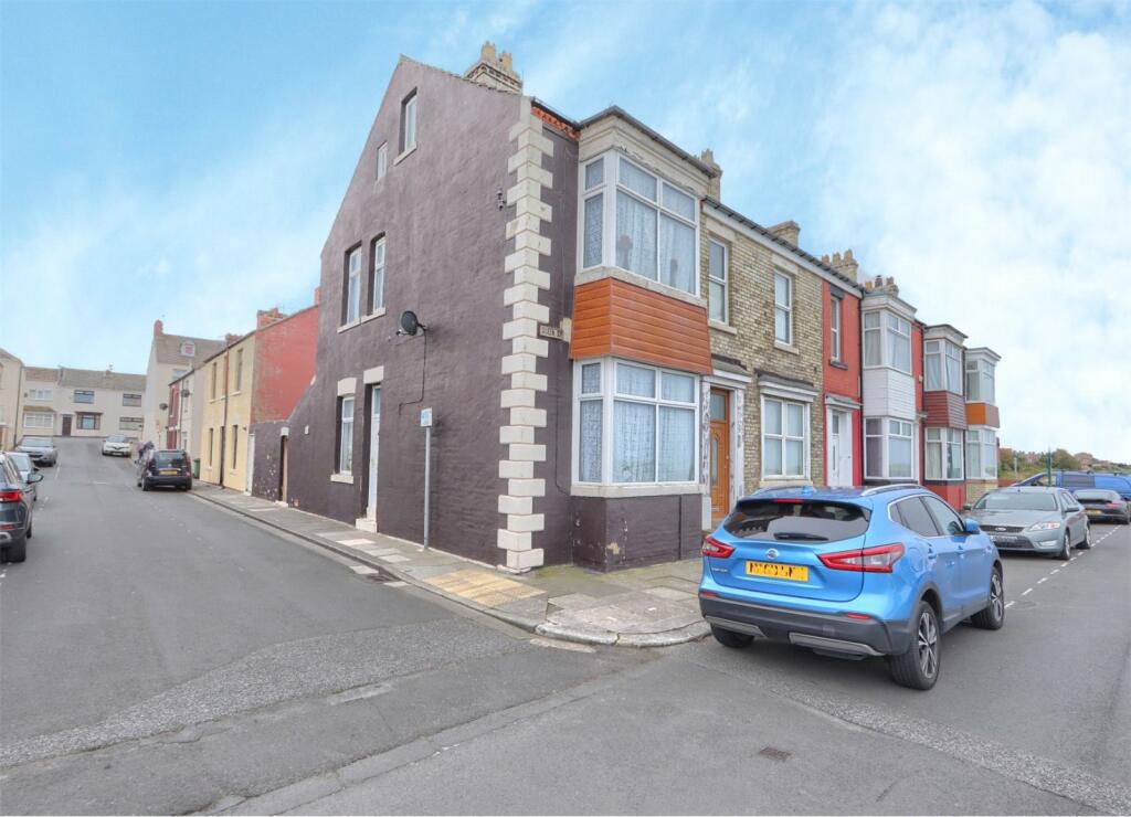 3 bedroom end of terrace house for sale in Hill Street, Redcar, TS10