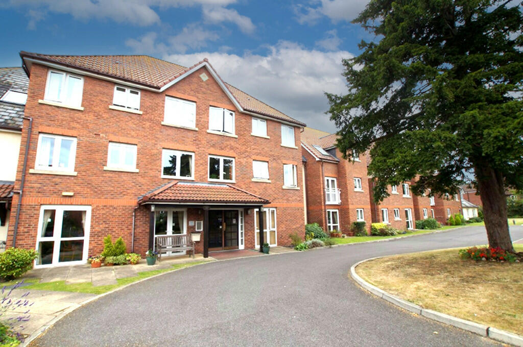 1 bedroom flat for sale in Easterfield Court, Driffield, YO25