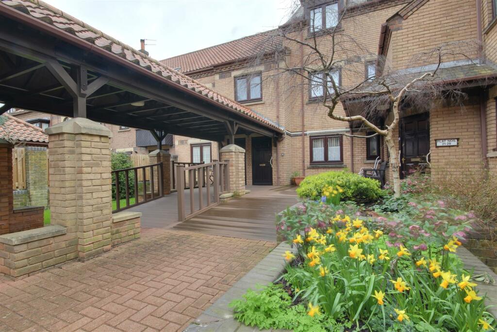 2 Bedroom Flat For Sale In St Ellens Court Beverley Hu17