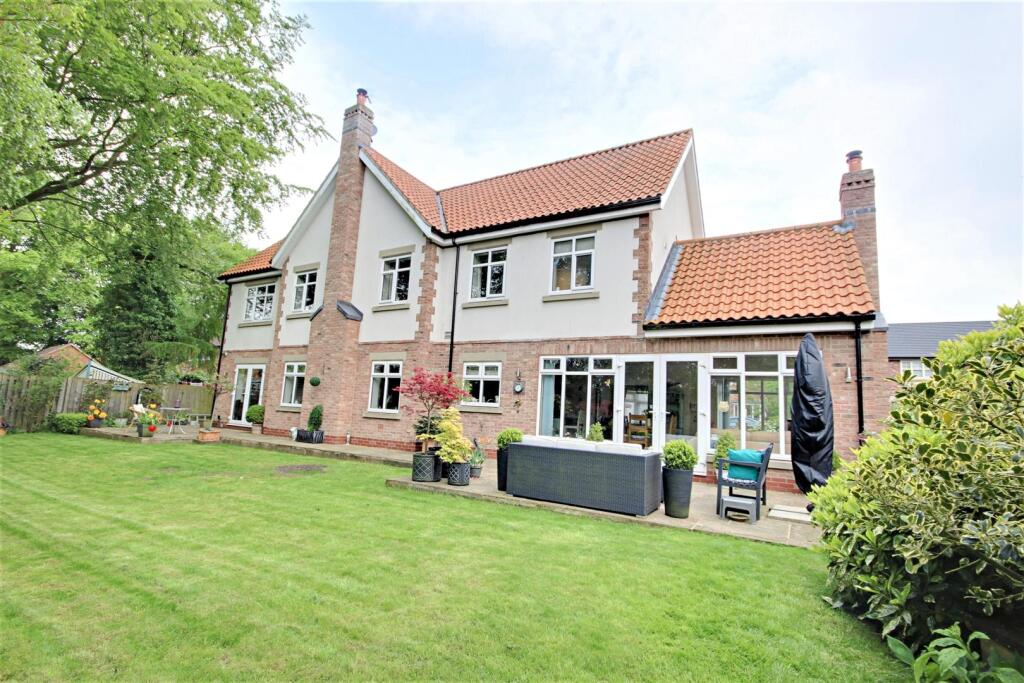 4 bedroom detached house for sale in Pine Lodge, Redgates, Walkington ...