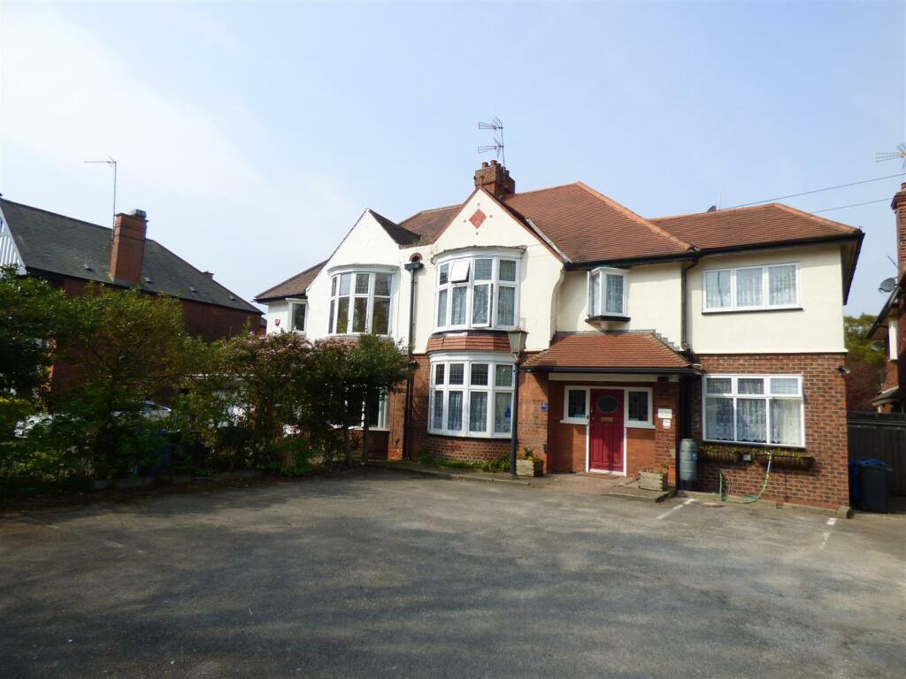 7 bedroom semi-detached house for sale in Beverley Road, Hull, HU6