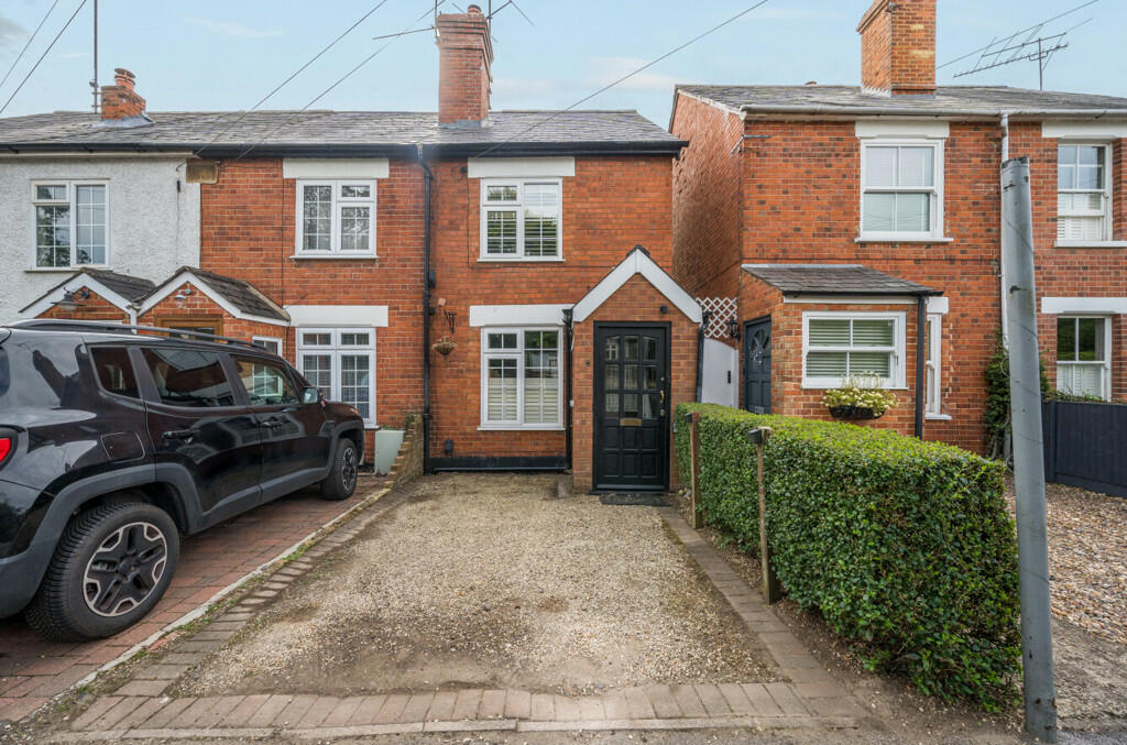 2 Bedroom End Of Terrace House For Sale In Waterloo Road Wokingham