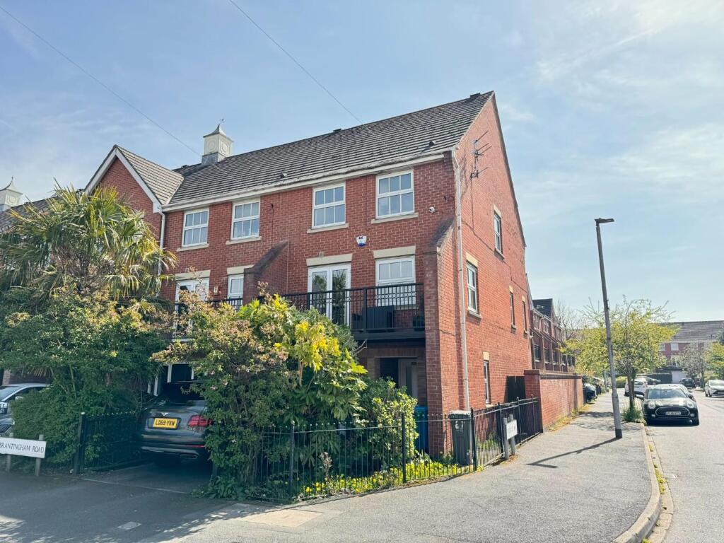 4 bedroom town house for sale in Brantingham Road, Whalley Range, M16