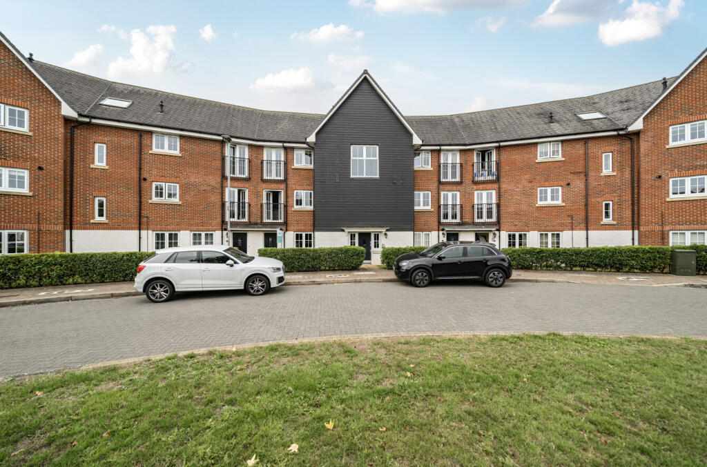 2 bedroom apartment for sale in Fulmar Crescent, Bracknell, Berkshire, RG12