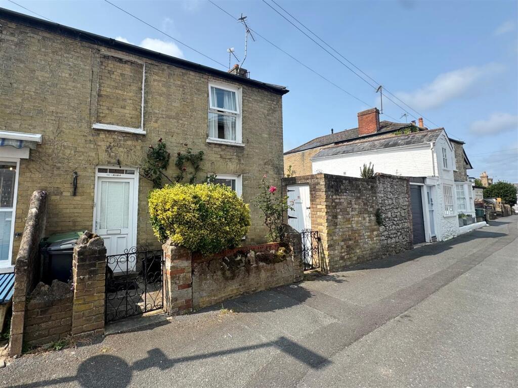 2 bedroom apartment for rent in West Street, Seaview, PO34 5ER, PO34