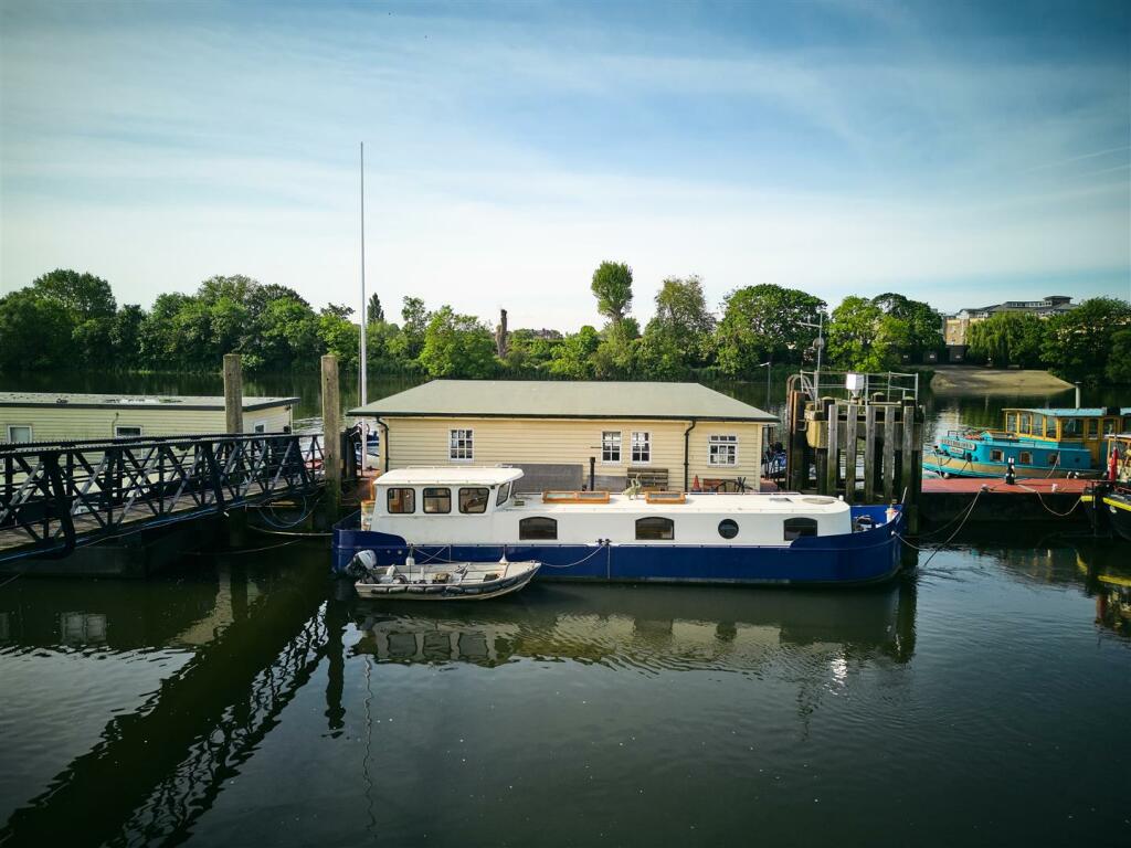 1 bedroom house boat for sale in The Dove Pier, Hammersmith, W6
