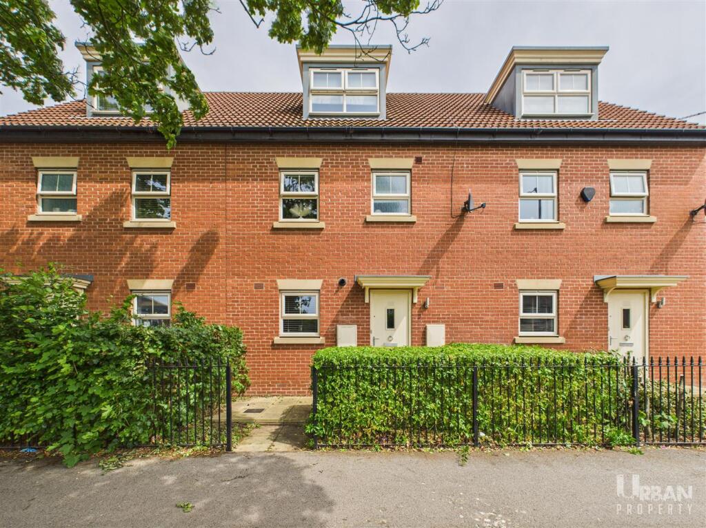 4 bedroom house for sale in Maybury Road Hull,, HU9