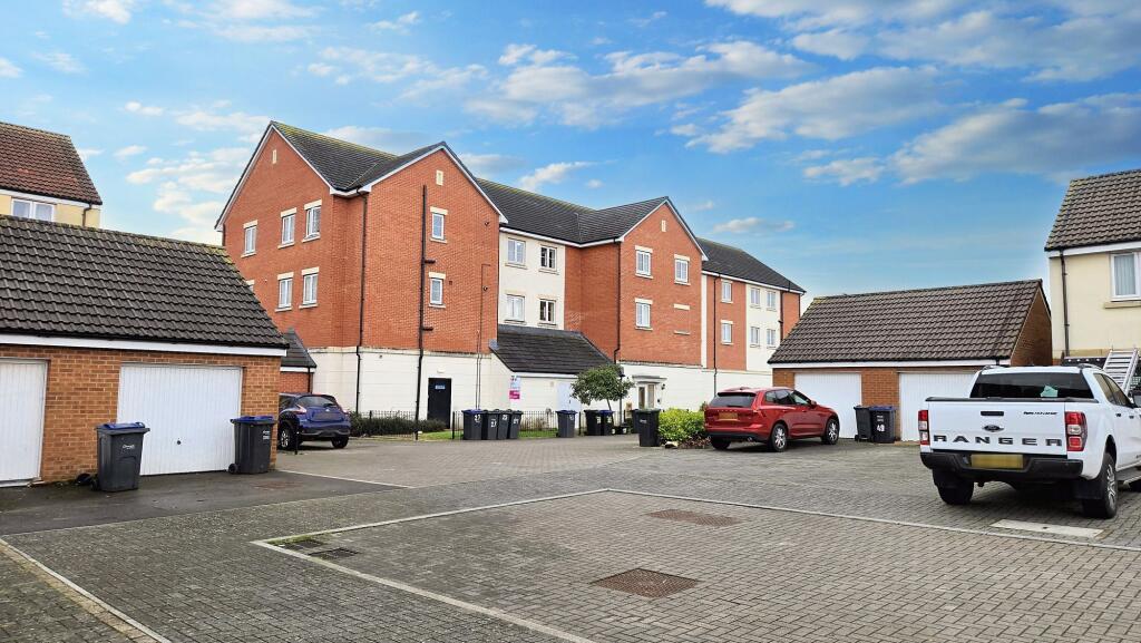 2 bedroom flat for sale in Huntingfield, Trowbridge, BA14
