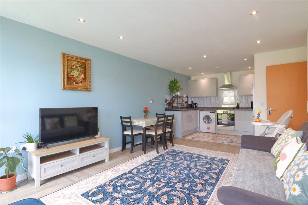2 bedroom flat for sale in Gotts Road, Leeds, West Yorkshire, LS12