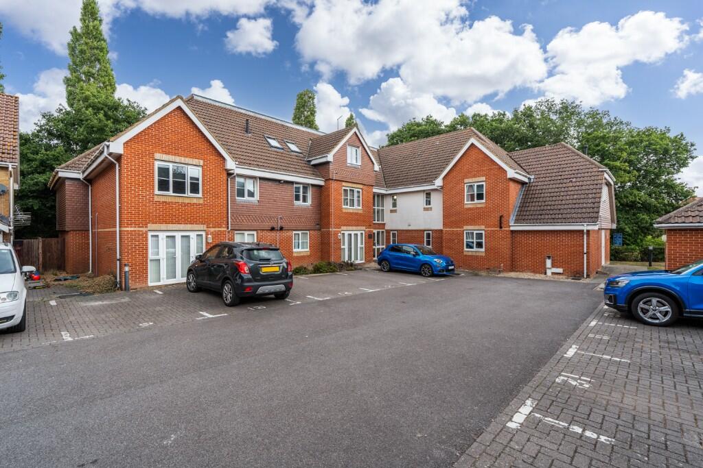 2 bedroom flat for sale in Park Cottage Drive, Fareham, Hampshire, PO15