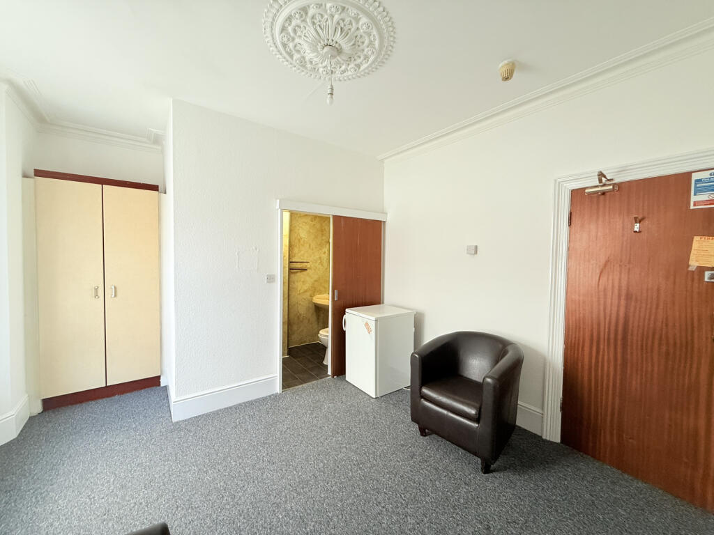 1 bedroom house share for rent in Oaklea Guest House,BN22 7AS, BN22