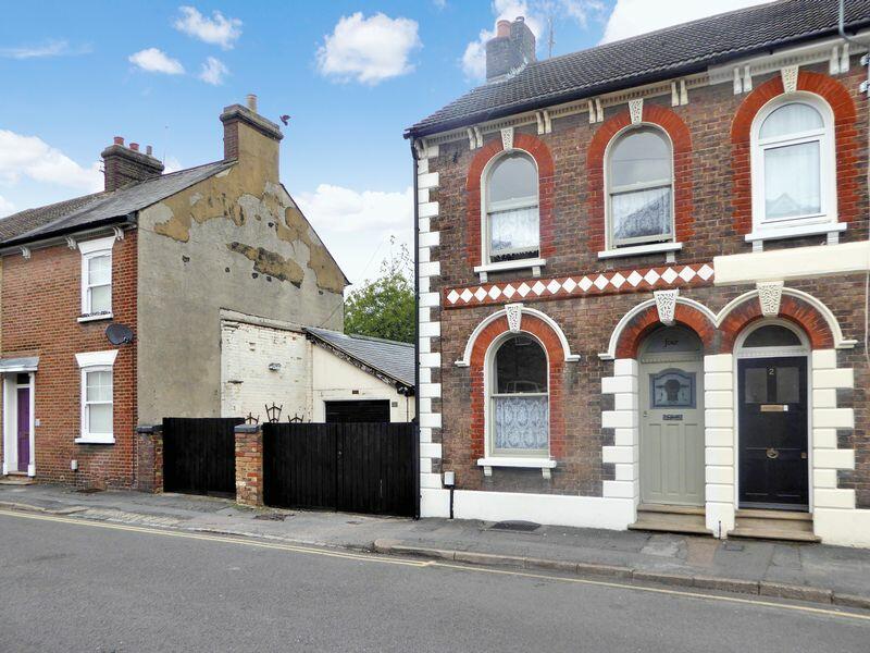 3 bedroom semi-detached house for sale in Victoria Street, Dunstable, LU6