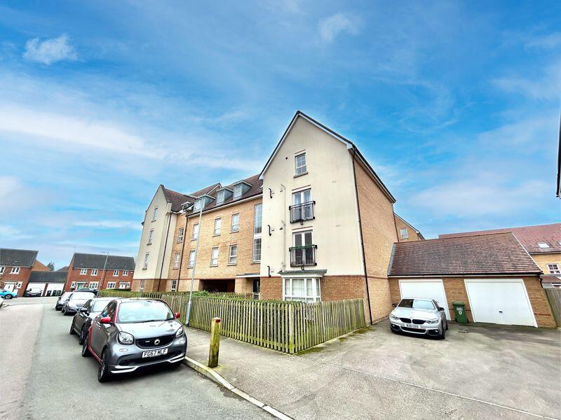 2 bedroom flat for sale in Design Drive, Dunstable, LU6