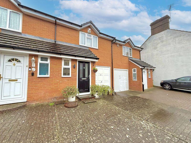 3 bedroom terraced house for sale in Waterlow Road, Dunstable, LU6