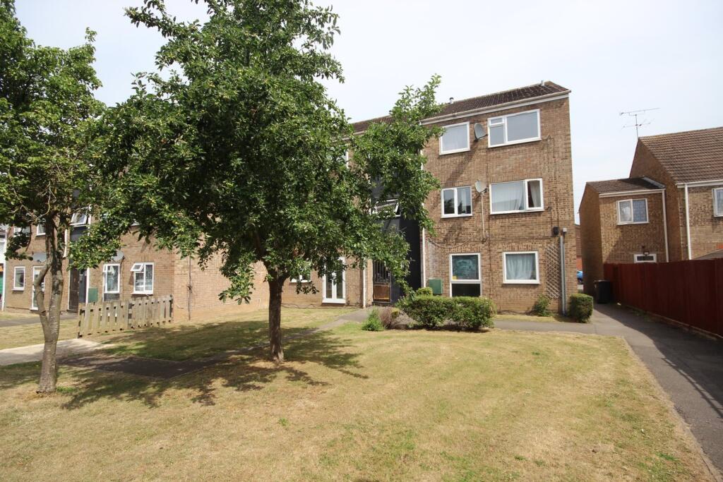 2 bedroom apartment for rent in Rochfords Gardens, Slough, SL2