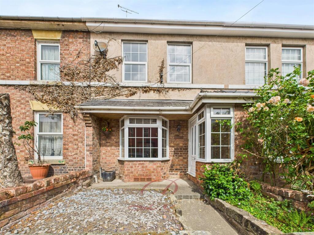 3 bedroom house for sale in Spring Road, Wrexham, LL11