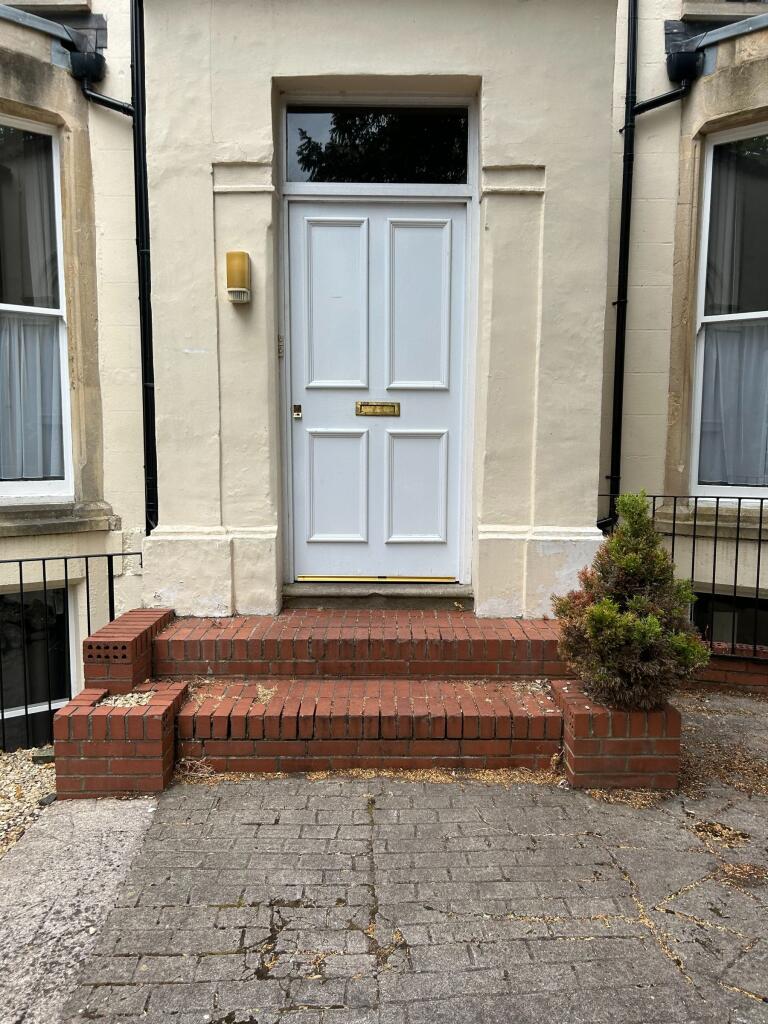 6 bedroom flat for rent in Fremantle Road, Bristol, BS6