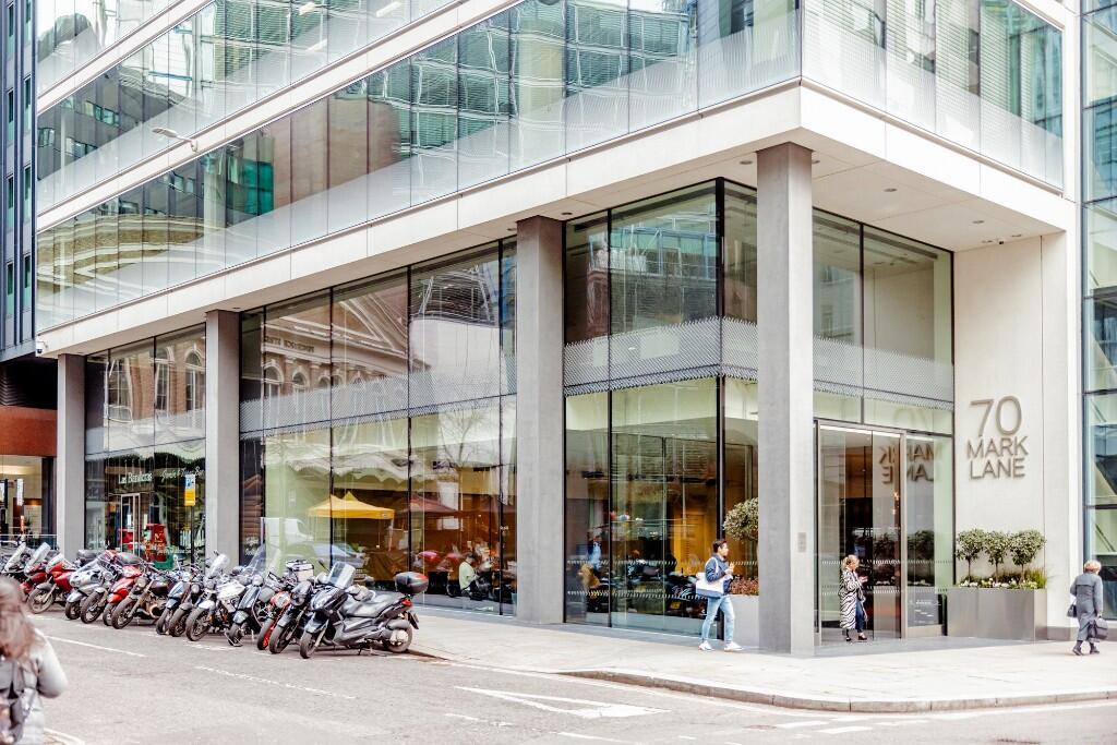 Serviced office to lease in Mark Lane, London, EC3R