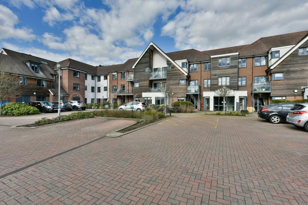 1 bedroom retirement property for sale in Darkes Lane, Potters Bar, EN6