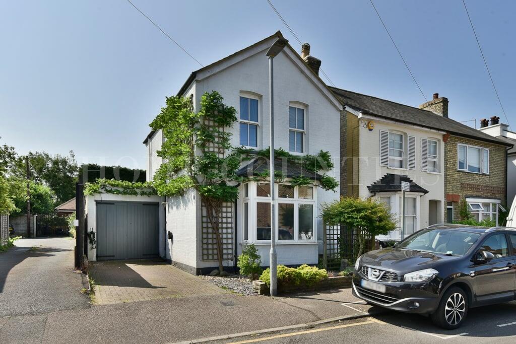 3 bedroom detached house for sale in Richmond Road, Potters Bar, EN6