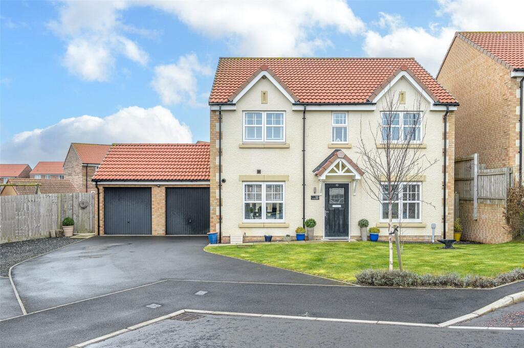 4 bedroom detached house for sale in Joiners Gardens, Alnwick, NE66