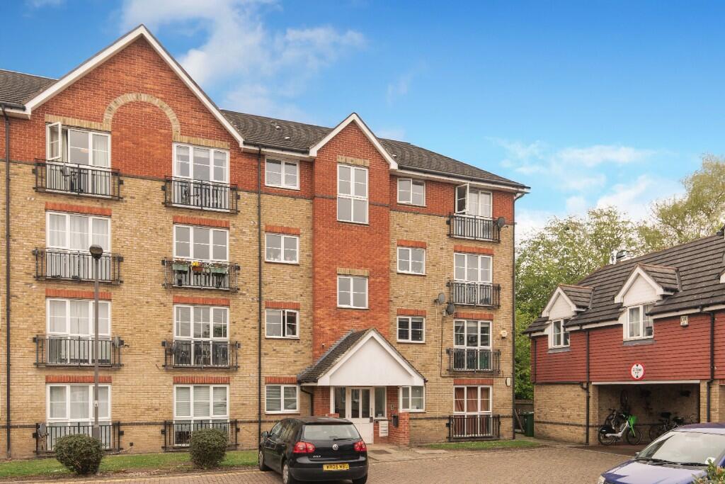 2 bedroom flat for sale in Joseph Hardcastle Close, New Cross, SE14