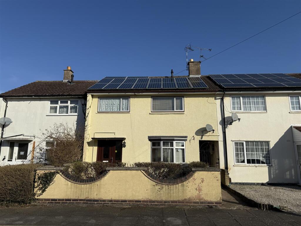 3 bedroom town house for sale in Sturdee Road, Eyres Monsell, LE2