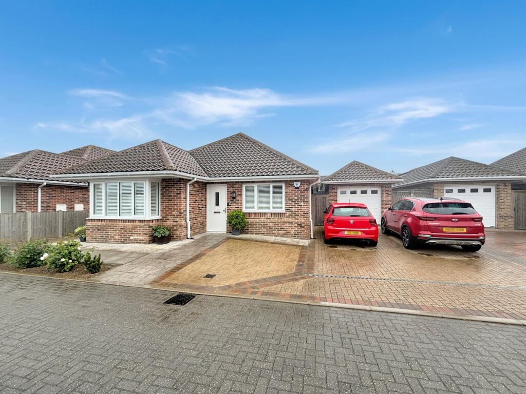 3 bedroom detached bungalow for sale in Avocet Place, Thorrington ...