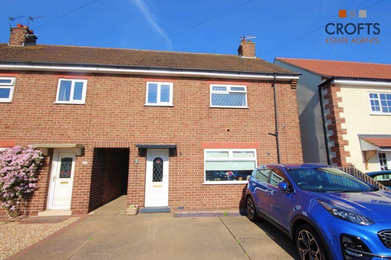 3 bedroom end of terrace house for sale in Roxton Avenue, Keelby, DN41