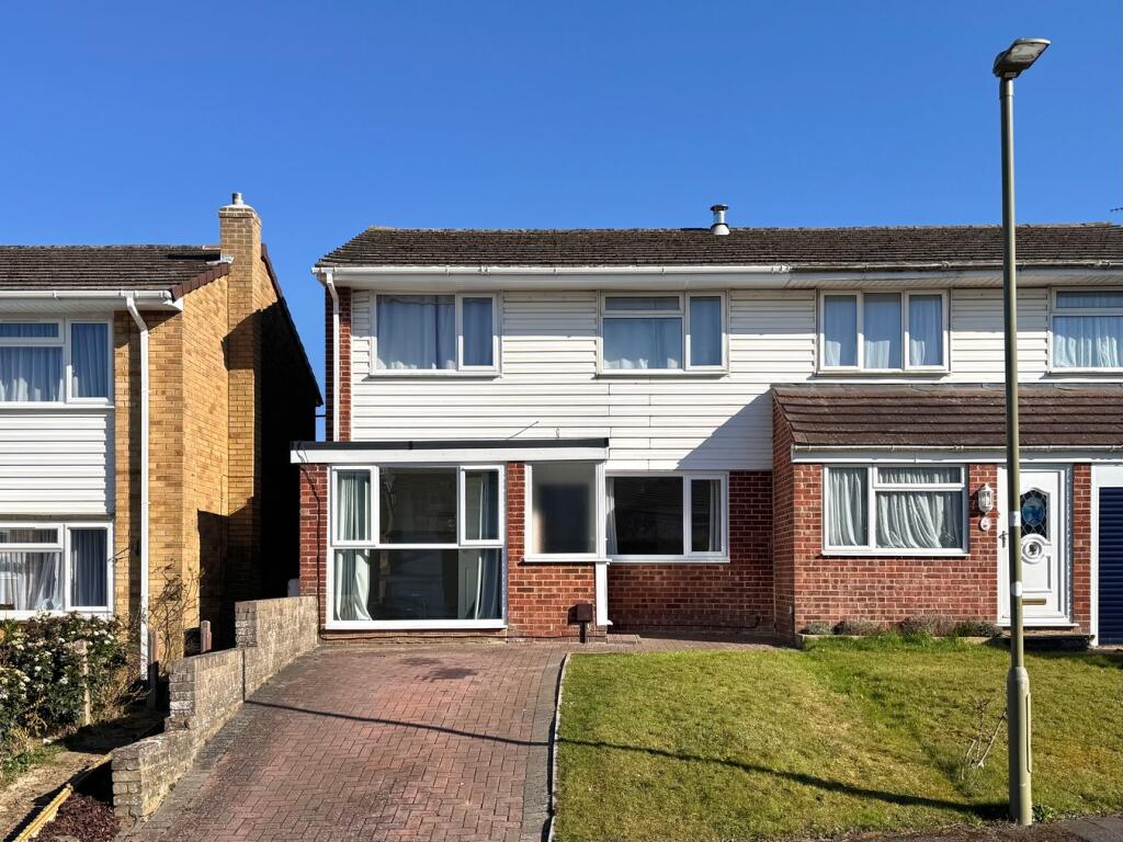 3 bedroom semi-detached house for sale in Town End Road, Faringdon, SN7