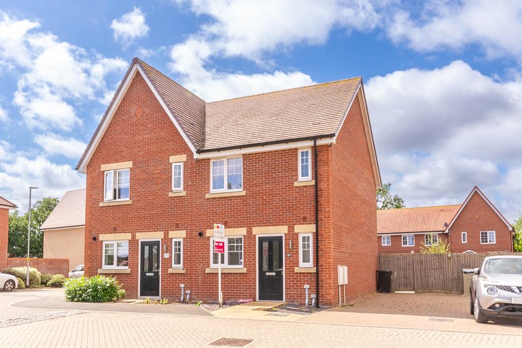 2 bedroom semi-detached house for sale in Barbrook Avenue, Heybridge ...