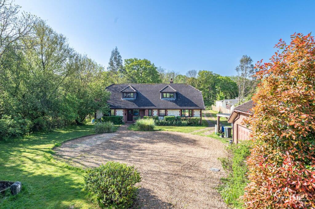 4 bedroom detached house for sale in Lushington Hill, Wootton Bridge, PO33