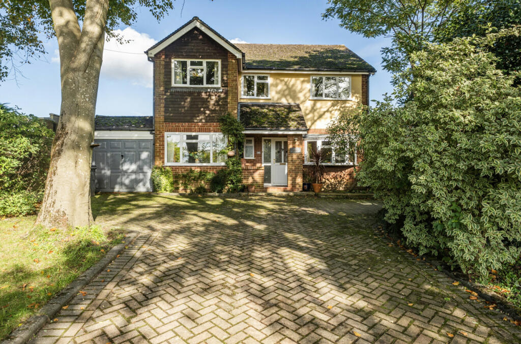 4 bedroom detached house for sale in The Avenue, Mortimer Common ...