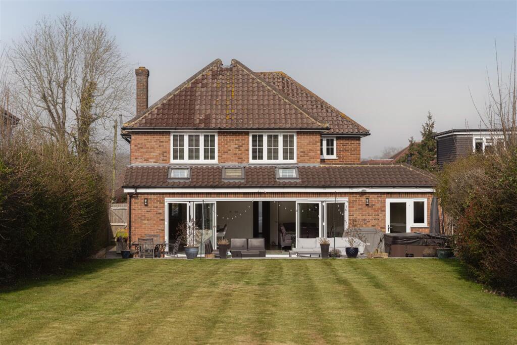 5 bedroom detached house for sale in Lodge Lane, Redhill, RH1
