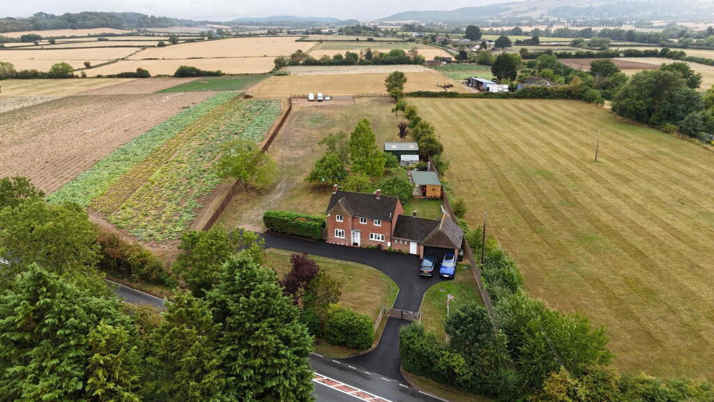 3 bedroom detached house for sale in Walkmill, Main Road, Cropthorne ...