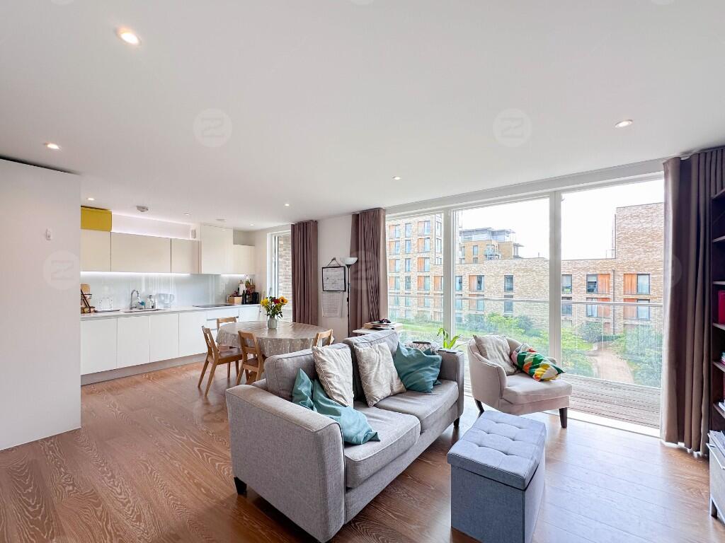 2 bedroom flat for sale in Merlin Court, Saundby Lane, London, SE3 9FU, SE3