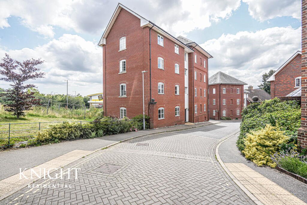 2 bedroom apartment for sale in Groves Close, Colchester, CO4
