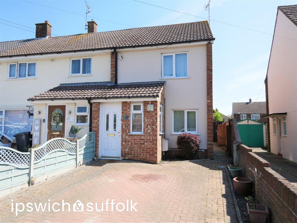 2 bedroom end of terrace house for sale in Charlton Avenue, Ipswich, IP1