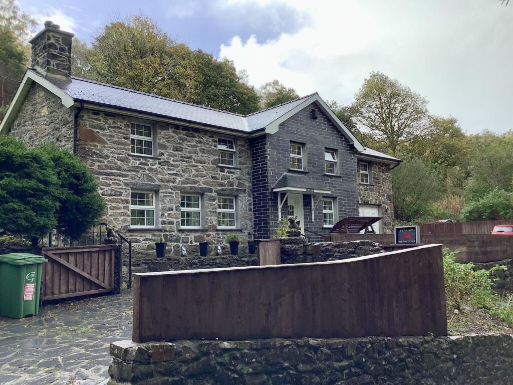 3 bedroom detached house for sale in Penrhiw, Maentwrog, LL41 4HU, LL41