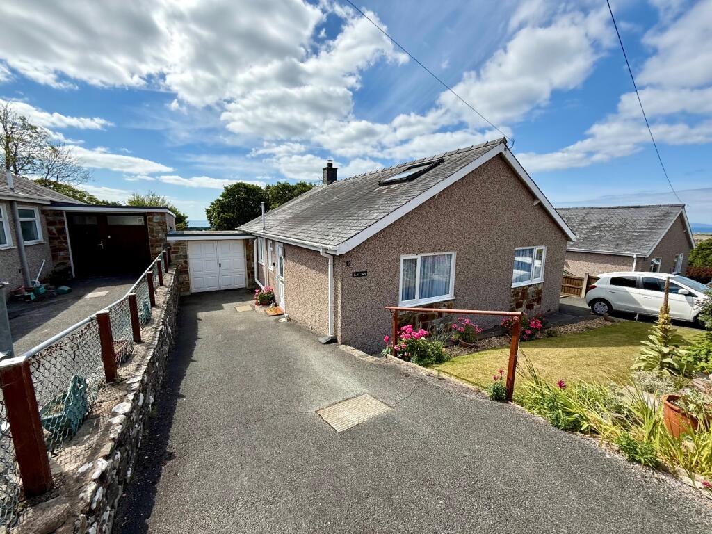 3 bedroom bungalow for sale in 2 Tyddyn Du, Penrhiw, Dyffryn Ardudwy ...