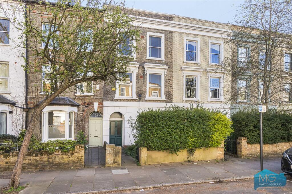 5 bedroom terraced house for sale in Regina Road, London, N4