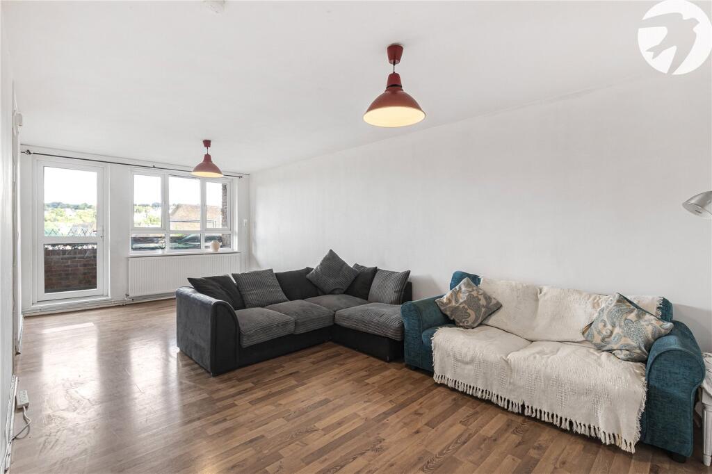 2 bedroom flat for sale in Woolwich Common, London, SE18