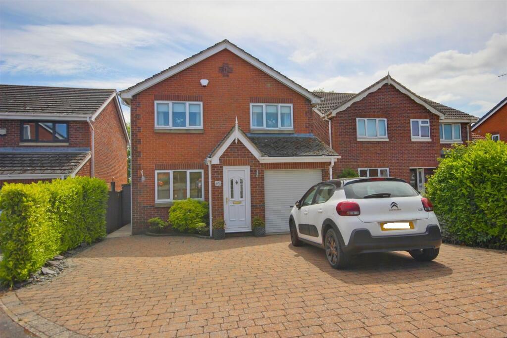 3 bedroom detached house for sale in Inglefield Close, Beverley, HU17
