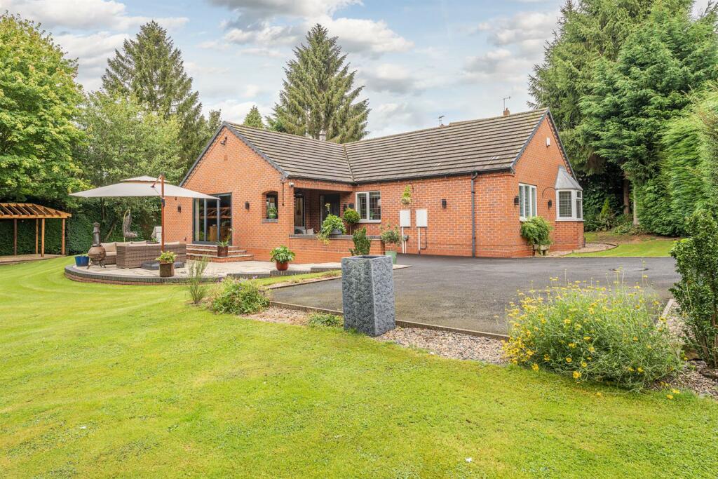 3 bedroom detached bungalow for sale in Spring Street, Stourbridge, DY9 ...