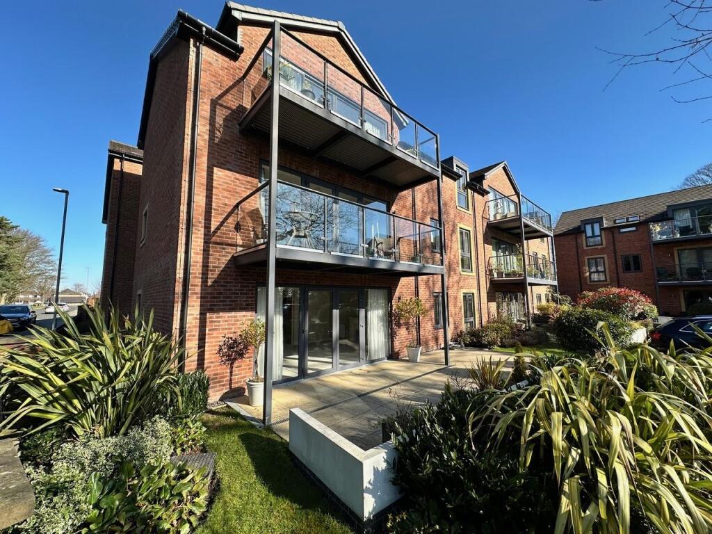 2 bedroom apartment for sale in Waller Grove, Swanland, HU14