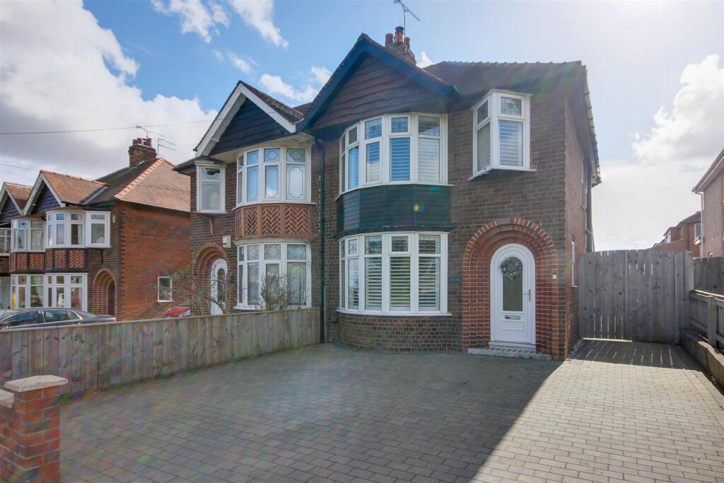 3 bedroom semi-detached house for sale in Boothferry Road, Hessle, HU13