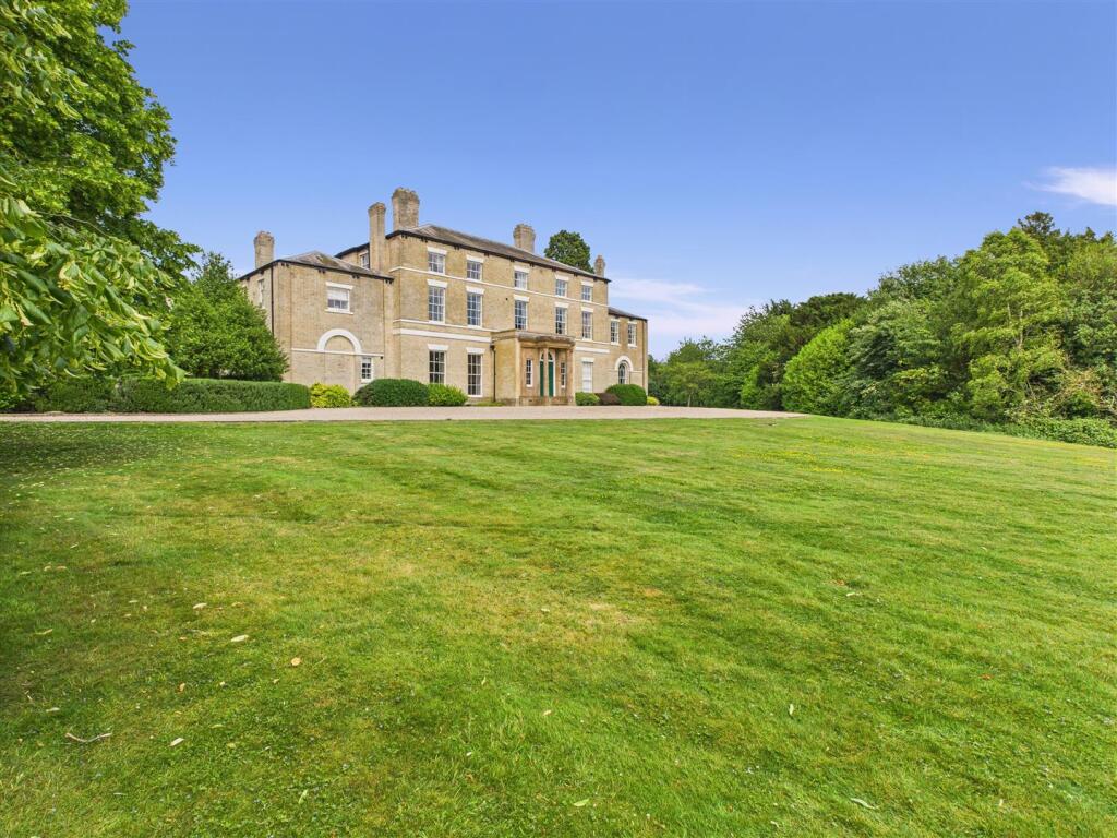 2 bedroom apartment for sale in Riplingham Road, Raywell, HU16