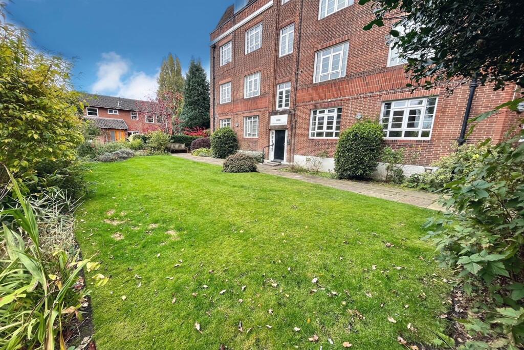 3 bedroom apartment for sale in Wilmslow Road, Didsbury, M20