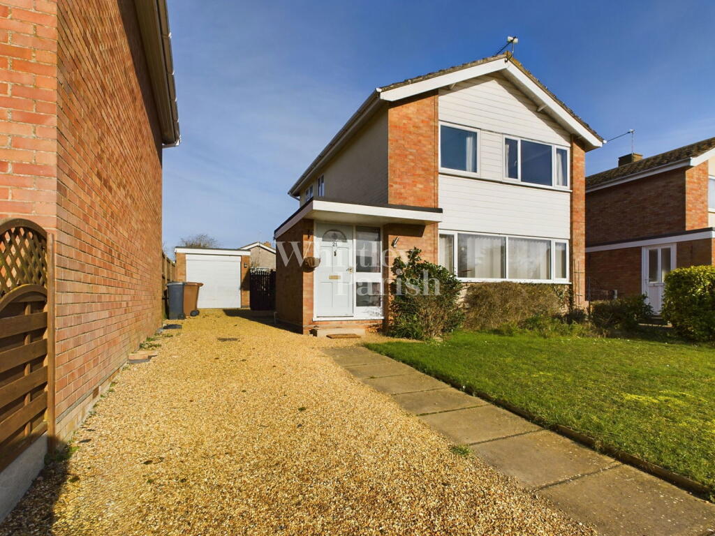 3 bedroom detached house for sale in Highfield, Eye, IP23