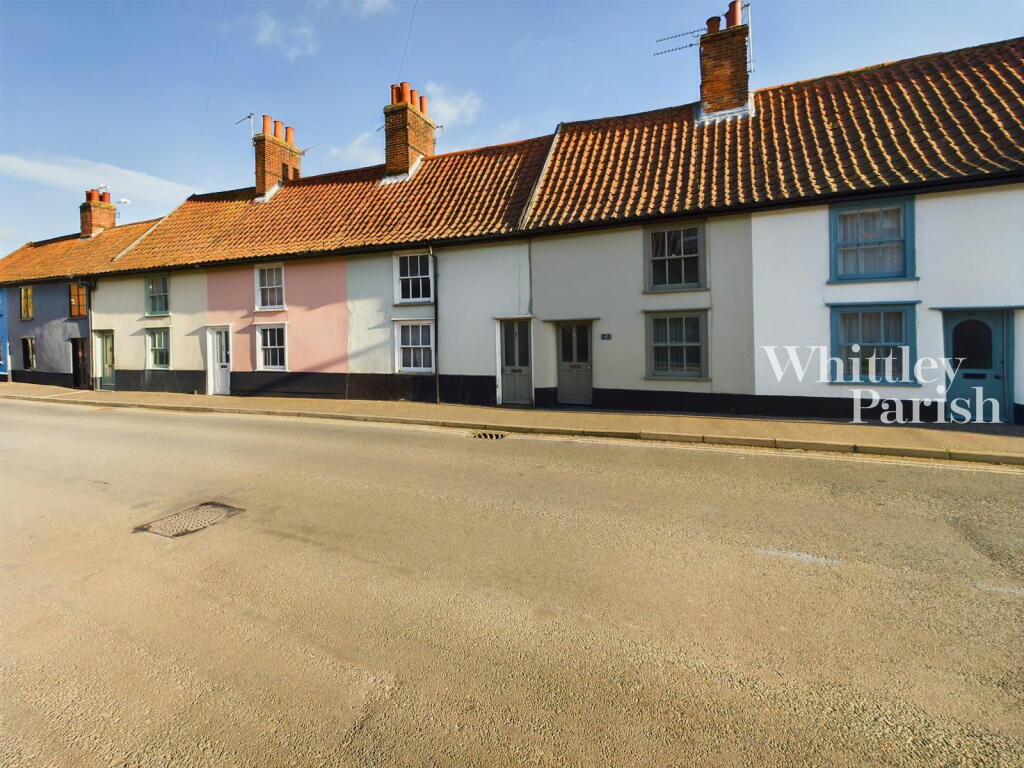 2 bedroom terraced house for sale in Denmark Street, Diss, IP22